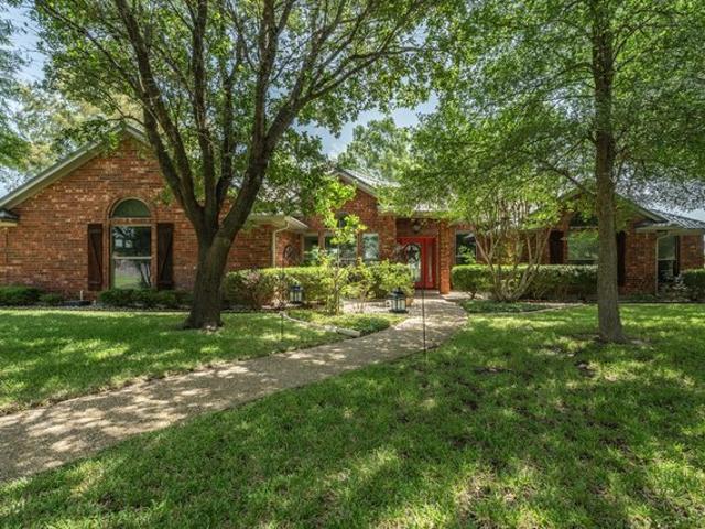 716 Retoma Park Dr, Robinson, TX 76706