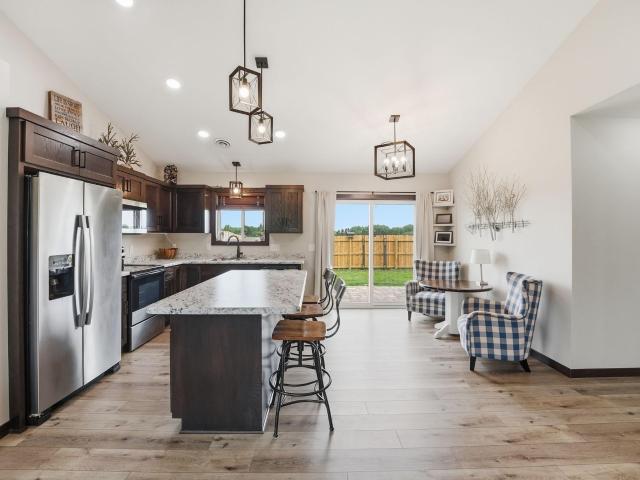 716 W 8th Street