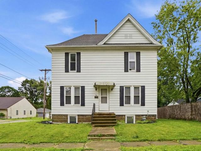 716 W 2nd St, Cedar Falls, IA 50613