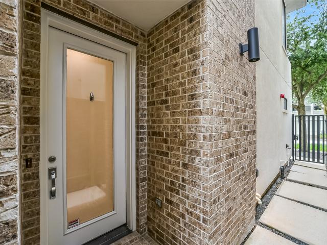 716 W Drew Street