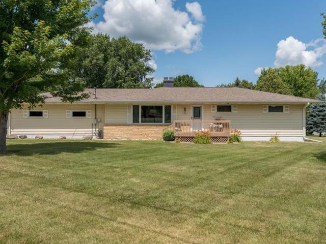 716 W River St, Waterville, MN 56096