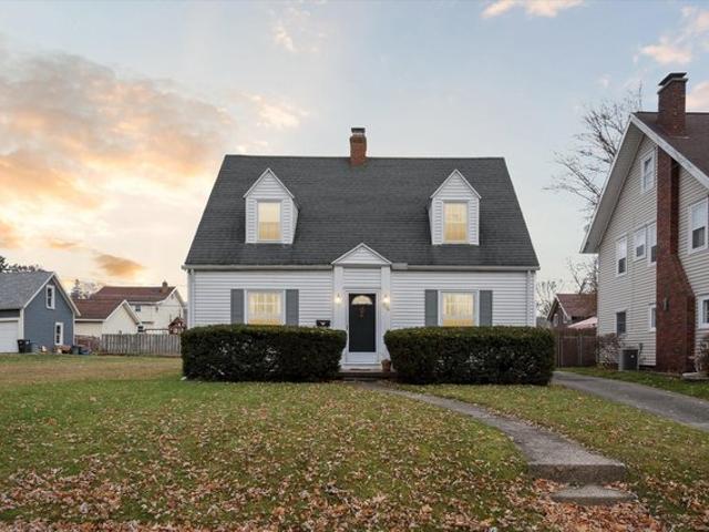 716 Woodfield Dr, Jackson, MI 49203