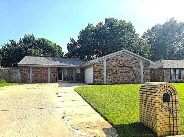 716 Victoria Dr, Yukon, OK 73099