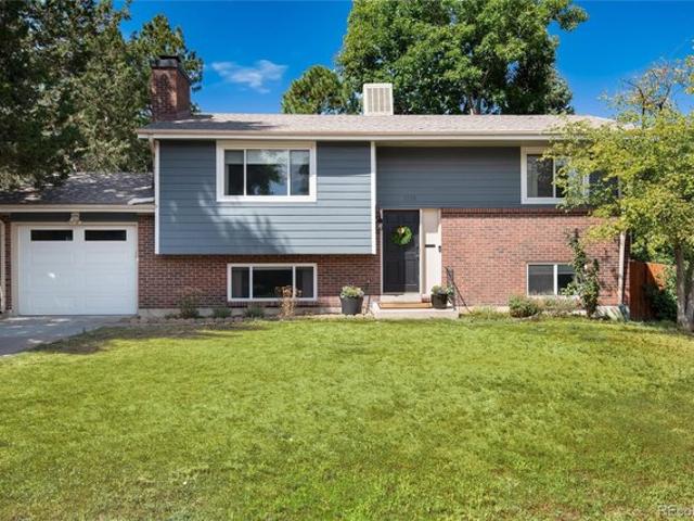 7175 S Penrose Ct, Centennial, CO 80122