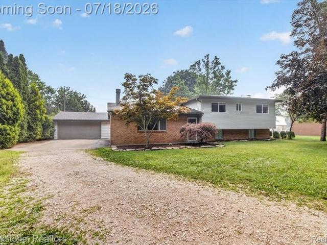 7176 Perry Lake Rd, Independence, MI 48346
