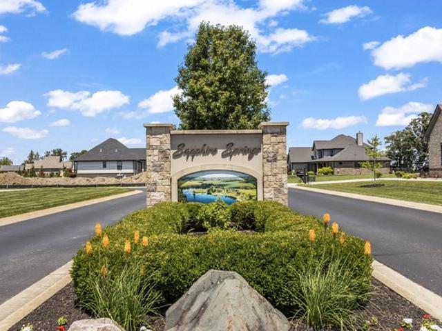 7179 N Lakeshore Dr, Greenfield, IN 46140