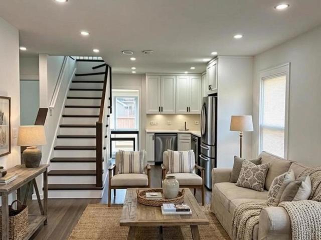 7179 N Mankato Ave, Chicago, IL 60646 | MLS #12629 | Compass