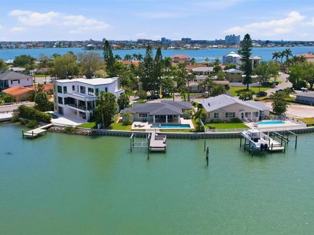 7172 S Shore Dr S, Saint Petersburg, FL 33707