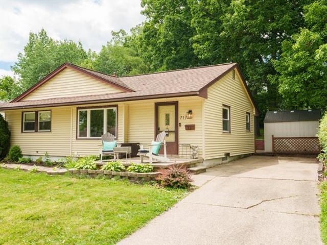 717 Carbeck Dr, Ann Arbor, MI 48103