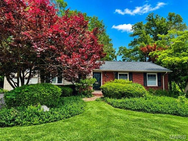 717 Cranbrook Dr, Kirkwood, MO 63122
