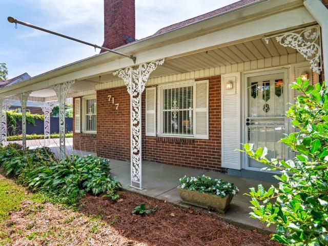 717 Currey Rd