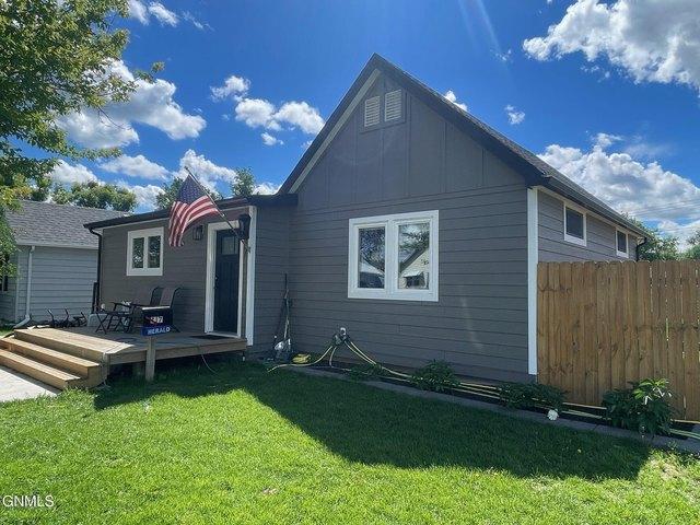 717 and 721 4th Ave W, Williston, ND 58801