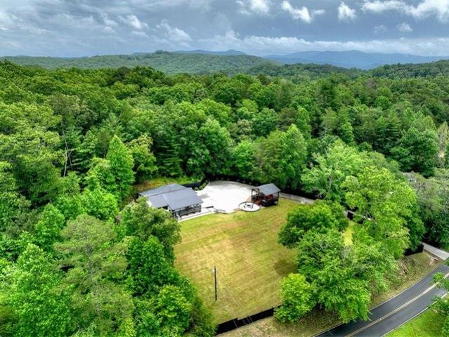 717 Bearden Rd, Blue Ridge, GA 30513