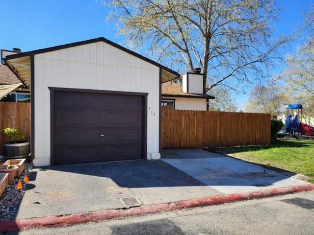 717 Blair Pl, Santa Rosa, CA 95401