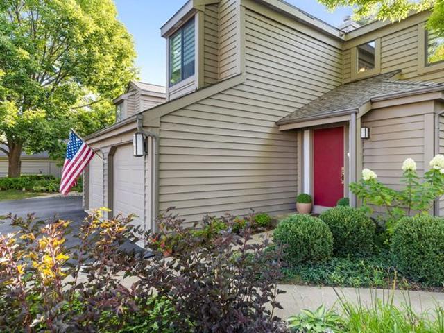 717 Golf Ln Unit 947, Lake Barrington, IL 60010