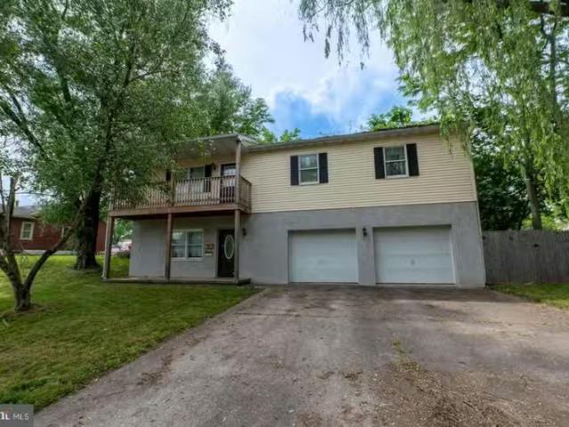 717 GLASGOW ST, POTTSTOWN, PA 19464 Single Family Residence Fo.