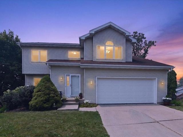 717 Diving Hawk Trl, Madison, WI 53713