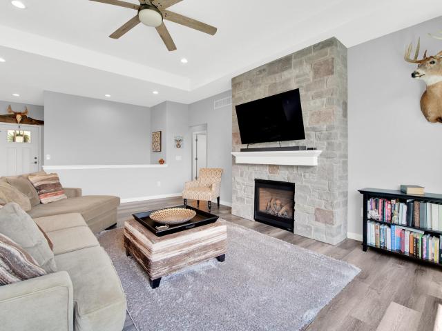 717 Drumlin Cv