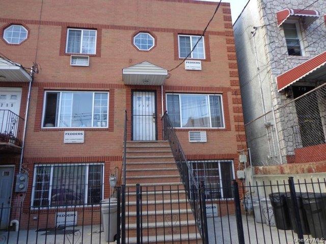 717 E 215th St, Bronx, NY 10467