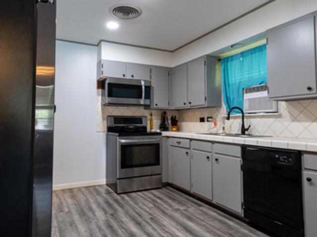 717 E. Brazos