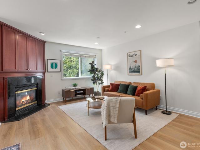 717 E Denny Way # 3A