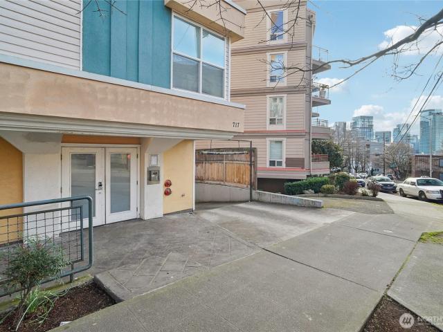 717 E Denny Way # 4B