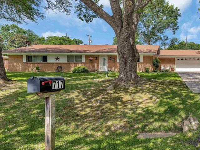 717 Kay Dr, Longview, TX 75601
