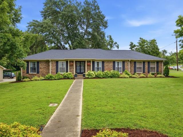 717 Harpeth Bend Dr, Nashville, TN 37221