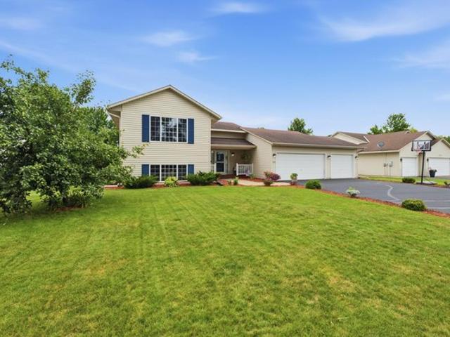 717 Heritage Ln, Belle Plaine, MN 56011