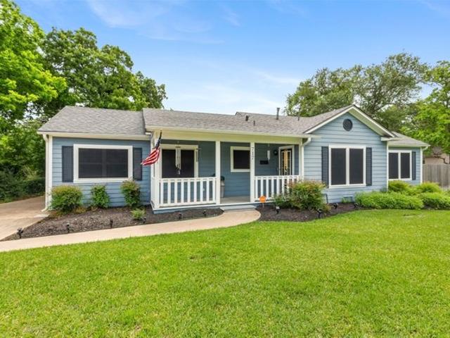717 Inwood Dr, Bryan, TX 77802