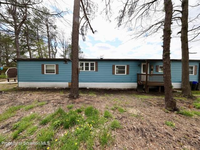 717 7th St, Moosic, PA 18507