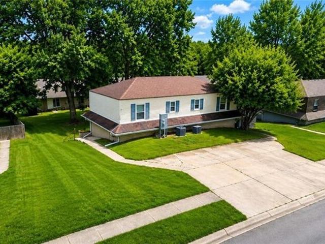 717 NE Ball Dr, Lee's Summit, MO 64086