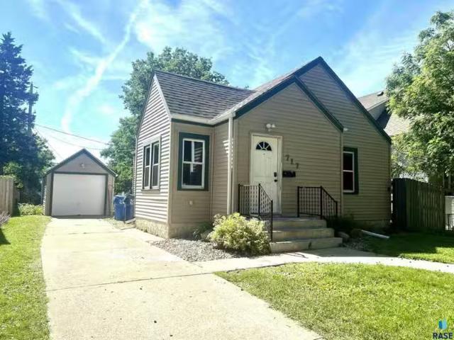 717 S EUCLID AVE, SIOUX FALLS, SD 57104 Single Family Residenc.