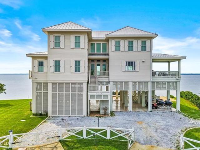 717 Sandy Hook Dr, Pass Christian, MS 39571