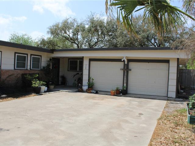 717 Santa Barbara Dr, Kingsville, TX 78363 | MLS #475723 | Compass
