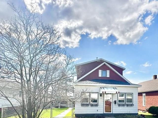 717 Section St, Norway, MI 49870