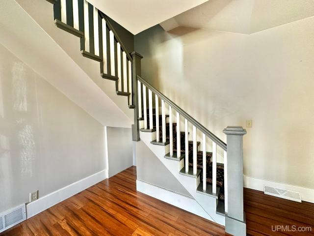 717 Section Street
