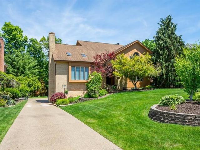 717 Stonegate Dr, Oakdale, PA 15071