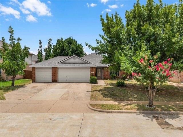 717 Partridge Dr, Saginaw, TX 76131