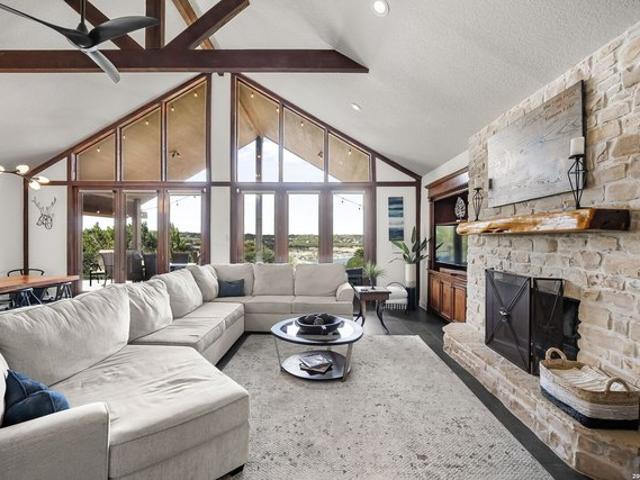 717 Riviera Dr, Canyon Lake, TX 78133