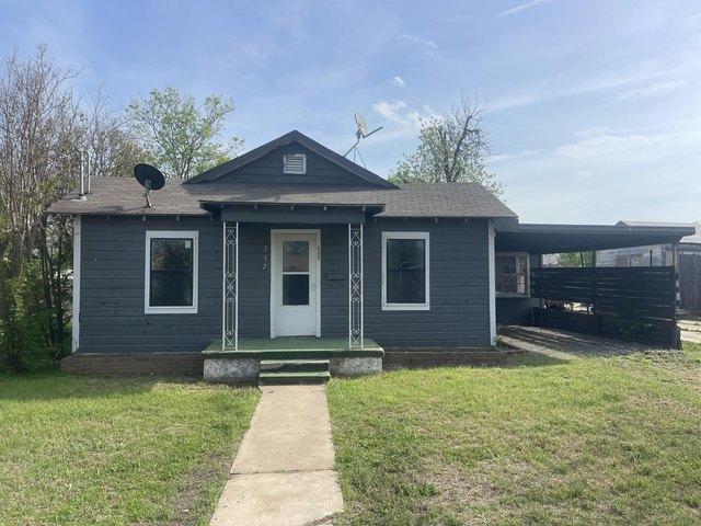 717 W Cedar St, Coleman, TX 76834
