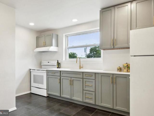 717 W Macdade Boulevard