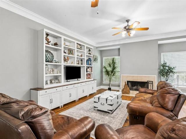 717 Woodridge Boulevard