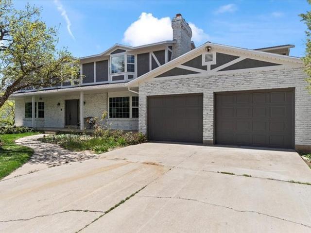 717 Woodridge Dr, Layton, UT 84040