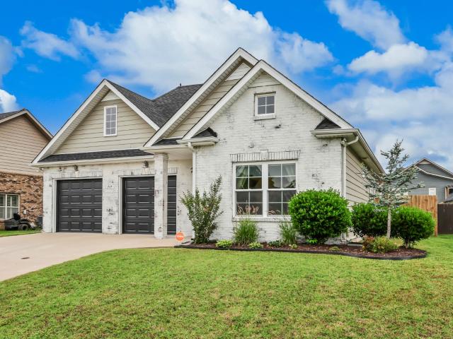 717 Valencia Dr