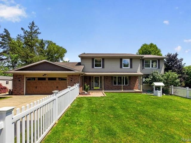 7186 River Rd, Flushing, MI 48433