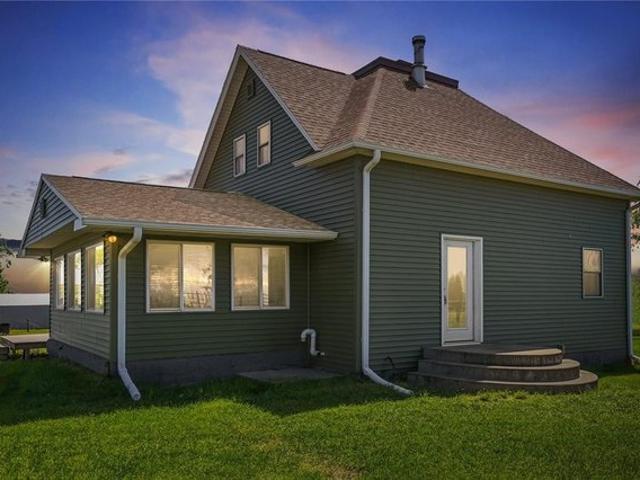 7188 28th Ave, Newhall, IA 52315