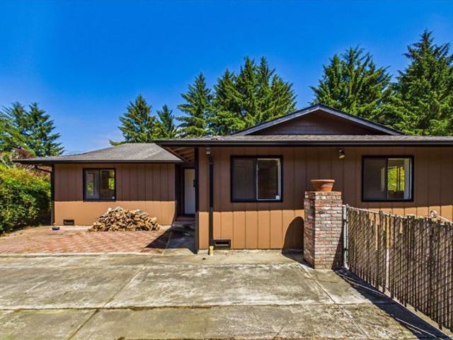 7181 Worthington Dr, Humboldt Hill, CA 95503