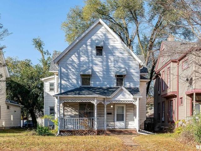 718 17th St, Rock Island, IL 61201