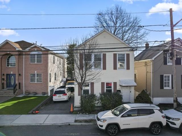 718 1st St, Secaucus, NJ 07094